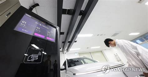 천장형 전기차 충전 시스템 시연