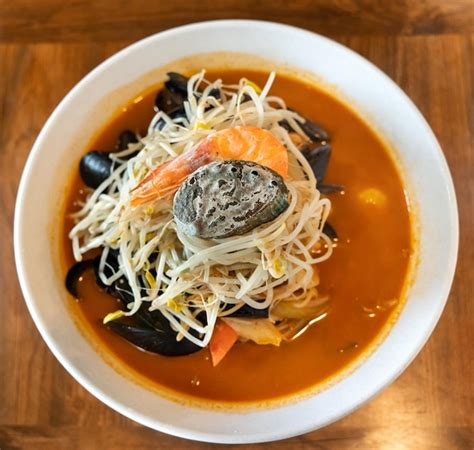 Premium Photo Delicious Jjamppong Jjambbong Chinesestyle Korean Noodle Soup Topped With Spicy