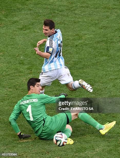 103 Thibaut Courtois Lionel Messi Photos And High Res Pictures Getty Images