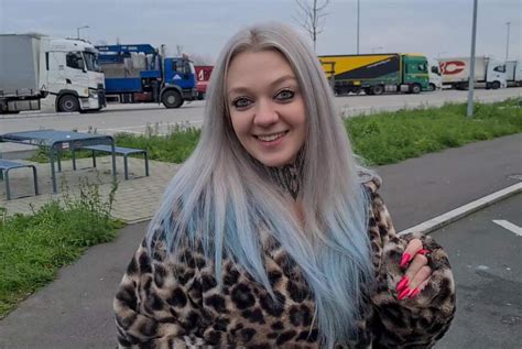 Valeryvenom Pervers Oder Assi Teenyschlampe Lutscht F R Kippen Mdh