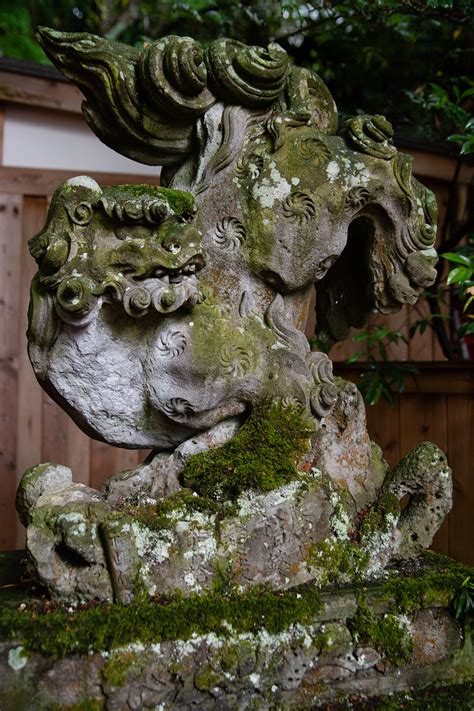 石浦神社境内社広坂稲荷神社の逆さ狛犬さん 吽 kazu saito Flickr
