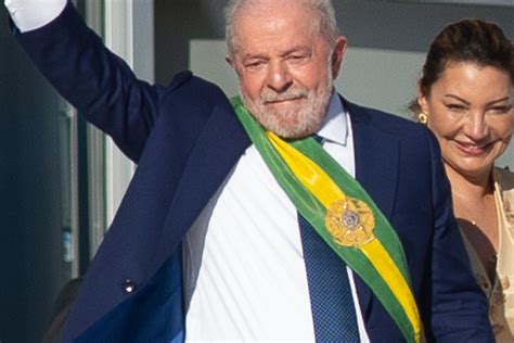 Livro De Posse E Faixa Presidencial Que Lula Usou Eram Verdadeiros