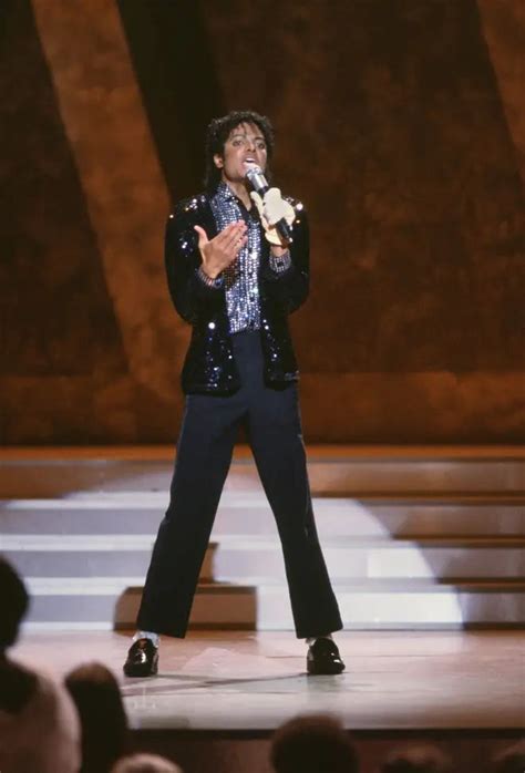 The moment Michael Jackson did his first moonwalk on TV and changed music history... - Smooth ...