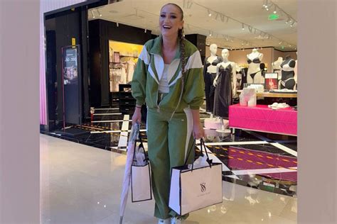 Бузова похвасталась трусами за 100 тысяч рублей Рамблер женский