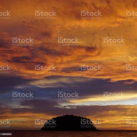바다에서 하늘에서 아름 다운 석양 0명에 대한 스톡 사진 및 기타 이미지 0명 기상학 날씨 Istock