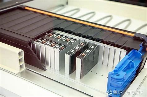 固态电池行业深度：千呼万唤始出来，犹抱琵琶半遮面 （报告作者： 东吴证券 分析师 曾朵红、阮巧燕）液态锂电池已接近能量密度上限，并且仍存在热