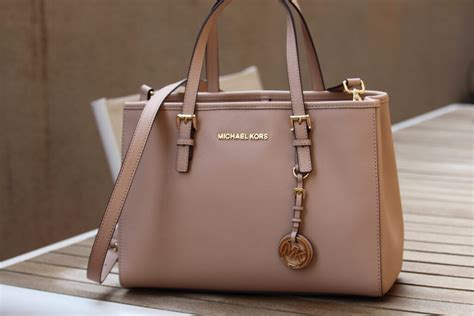 Las 10 Mejores Marcas De Bolsos De Mujer Vestir Con Estilo
