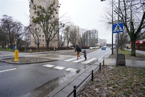 Nowe bezpieczniejsze przejścia dla pieszych Przy Agorze