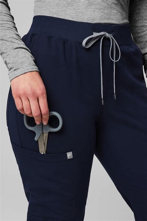 Ion Scrub Pant Fabletics