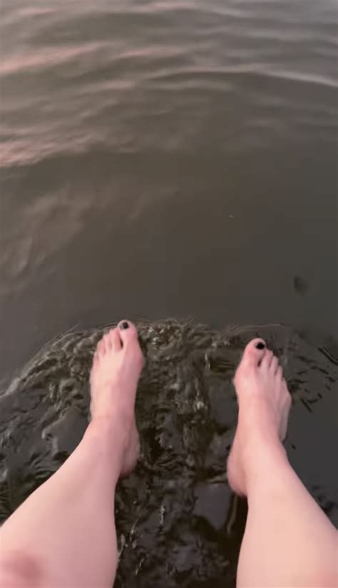 Elizabeth Lzzy Mae Hales Feet