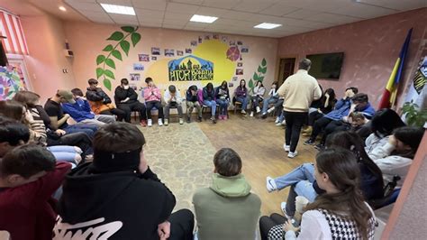 Sute De Tineri Voluntari Pentru Comunitate Un Proiect De Solidaritate Marca ATOR Banatul De Munte
