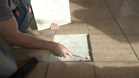 How To Remove A Loose Floor Tile Without Breaking It Viewfloor Co