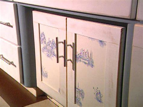 تغییر کابینت های آشپزخانه با کمک کاغذ دیواری مجله اینترنتی دکوکده