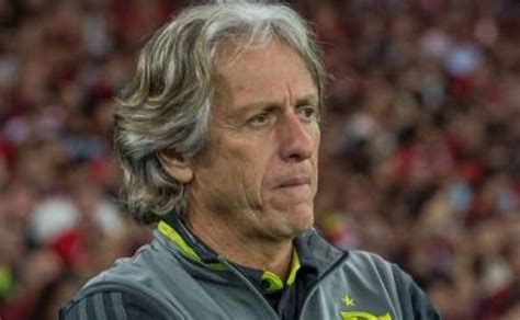 Duelo Dentro E Fora Dos Gramados Botafogo Bate De Frente Com
