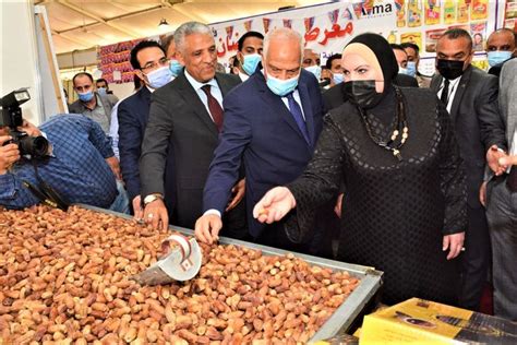 وزارة التجارة والصناعة بحضور محافظ الجيزة وزيرا التجارة والصناعة