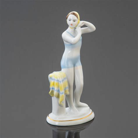 Статуэтка Юная купальщица скульптор Г С Столбова фарфор роспись золочение Ленинградский