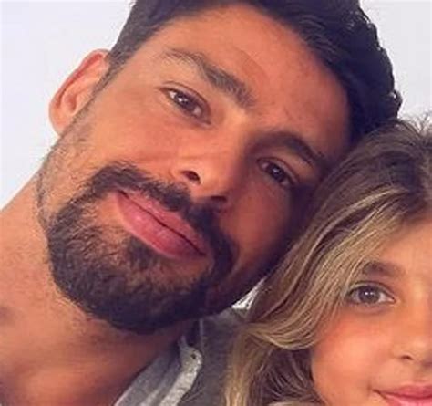 Cauã Reymond fala sobre relação a filha Sei tudo sobre maquiagem