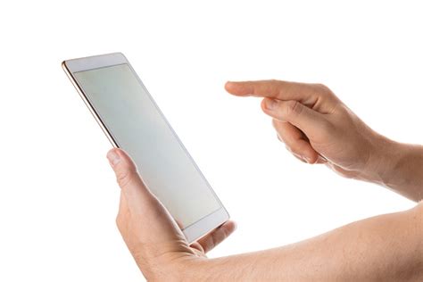 보류 및 흰색 태블릿에 텅 빈 스크린을 만지고 남자 흰색 절연 Cellular Telecommunications And