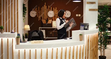 Premium Photo Professional Hotel Personnel Doing Administrative Tasks