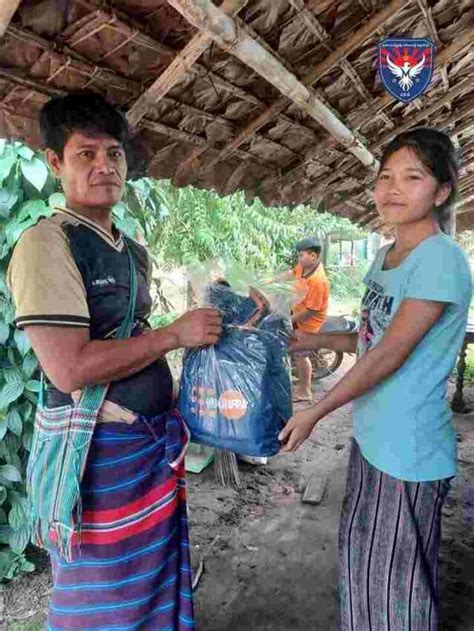 ကြာအင်းဆိပ်ကြီးမြို့နယ်ရှိ စစ်ဘေးရှောင်ပြည်သူများကို စားနပ်ရိက္ခာနှင့် အသုံးအဆောင် ပစ္စည်းများ လ