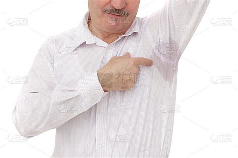 上了年纪的人又热又闷