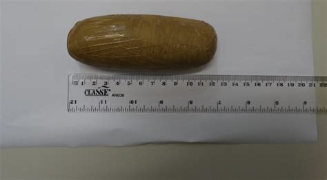 Mulher Com Bebê No Colo é Presa Com Droga Escondida No Corpo Em