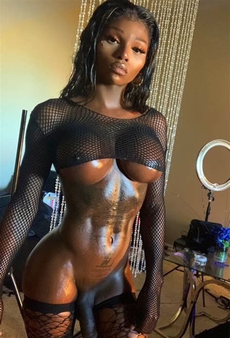 Whats The Name Of This Beauty Shemale With Big Boobs Ts Bronx Tsbronx Shemale Porn