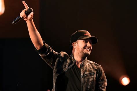 Luke Bryan Clinches No 1 Chart Spot With What Makes You Country