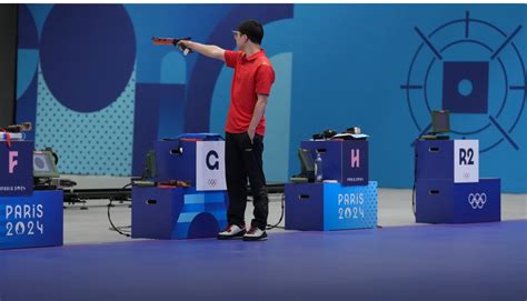 الأولمبياد الصيني يو تشي يتوّج بذهبية الرماية للرجال في المسدس