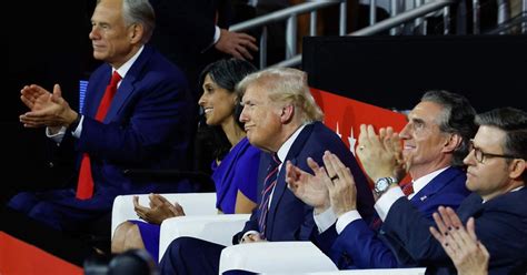 [포토] 밴스 후보직 수락 연설 지켜보는 트럼프