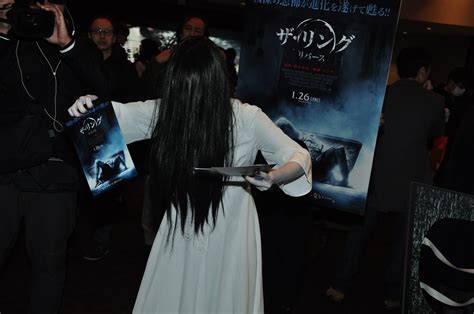 貞子パンダ広場でセルフィー 映画ザリングリバースの公開を記念して都内各所に出没 SPICE エンタメ特化型情報メディア スパイス