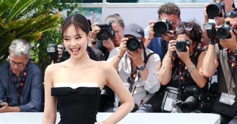 선정성 논란 제니 배우 데뷔작 에미상 후보 올랐다