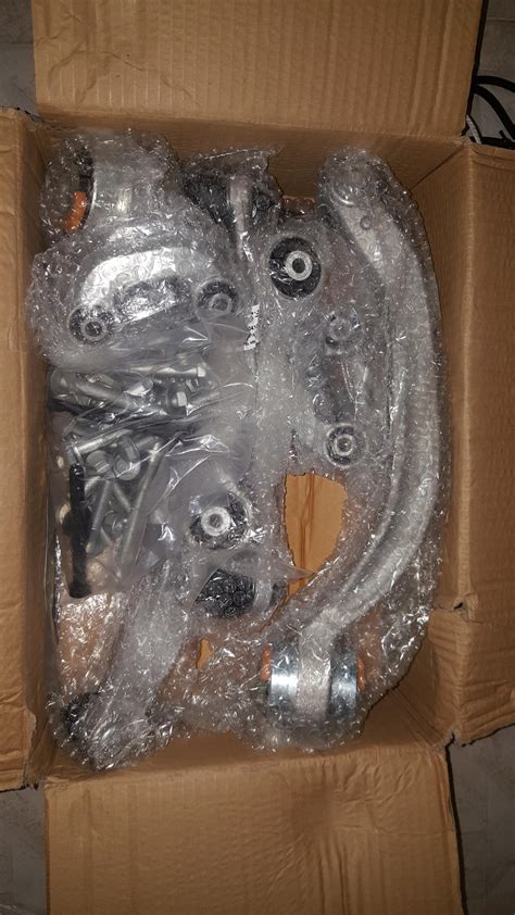 ПРОДАВАМ ПЪЛЕН КОМПЛЕКТ НОСАЧИ ЗА АУДИ И Vw A4 A6 A8 ПАСАТ Продава авточасти консумативи и