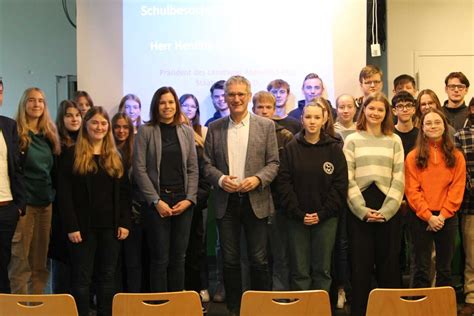 Schulbesuchstag Landtagspräsident besucht Sozialkunde LKs