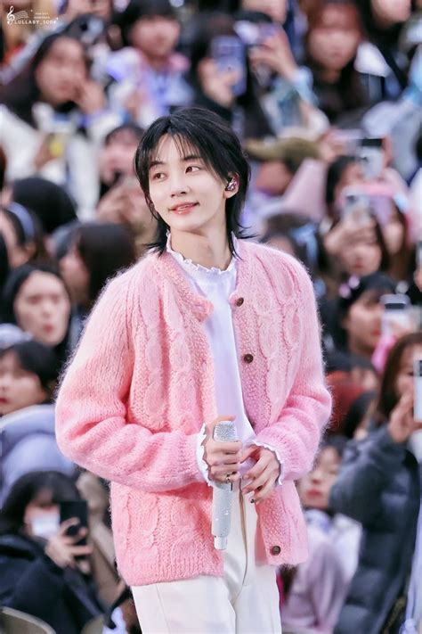 Seventeen Community Posts 핑크색 조끼 입은 정한이 너무 귀여워서 죽겠어요