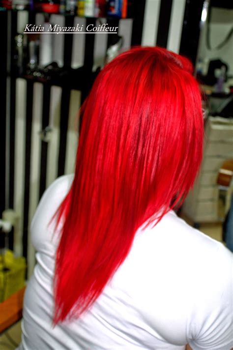 Katia Miyazaki Coiffeur Vermelho Intenso Cabelo Vermelho Corte Repicado Feminino Cabelo