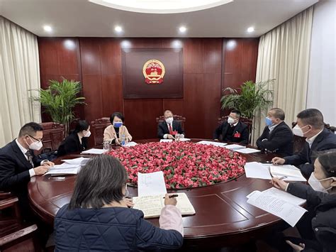 西湖区第十七届人民代表大会第四次会议召开议案审查委员会会议建议喻辉云校对