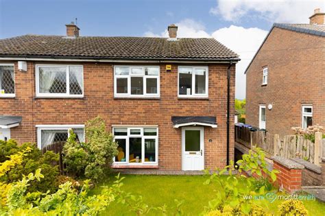 Hodgkinson Avenue Penistone S36 6bt 2 Bed Semi Detached House £