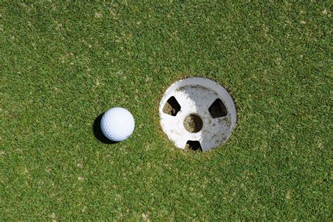 How Wide Is A Golf Ball Golfer Start