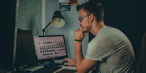 Part 1 Of 3 How To Maintain Good Posture Throughout The Day Identifyi