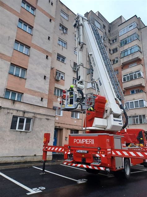 FOTOGALERIE Alertă în Satu Mare Intervenție a pompierilor la mare