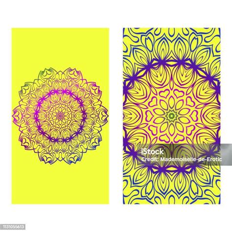 꽃 배너입니다 민족 만다라 장식입니다 벡터 일러스트입니다 인사말 카드 색칠 하기 책 초대장 인쇄 노란색 배경에 보라색 그라데이션 색상 0명에 대한 스톡 벡터 아트 및 기타