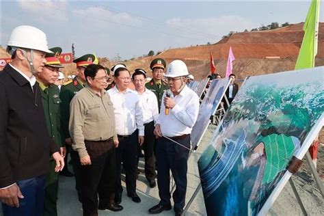 Le Premier ministre Pham Minh Chinh travaille à Hòa Binh