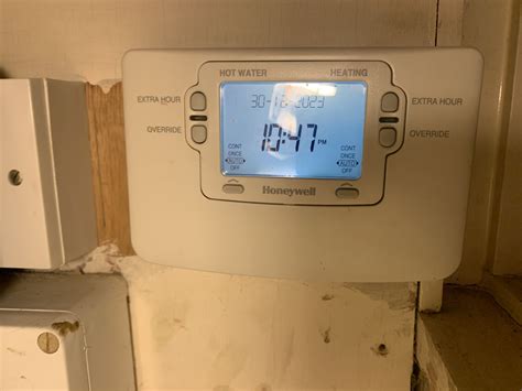 Odd Voltage Readings On 3 Way Valve And Heating Always On With Hot Water