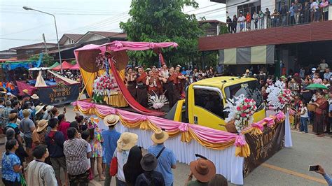ข่าว Like สาระ กาฬสินธุ์ยิ่งใหญ่บุญบั้งไฟ โชว์ขบวนแห่ผ้าไหมแพรวา