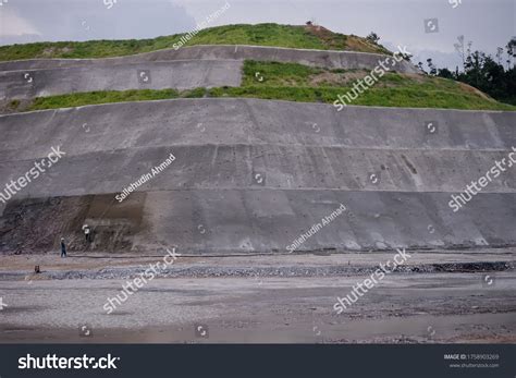 Retaining Wall Concrete Over 4635 Royalty Free Licensable Stock