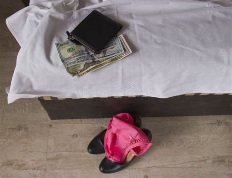 El Amor Para El Dinero Es Prostituci N Cama Ropa Interior Y Dinero