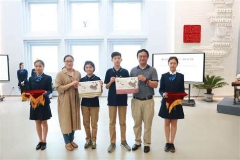 非遺進校園 繡我中華手藝無疆 環保書皮及漢聲閱讀進校園活動在北京開啟 每日頭條