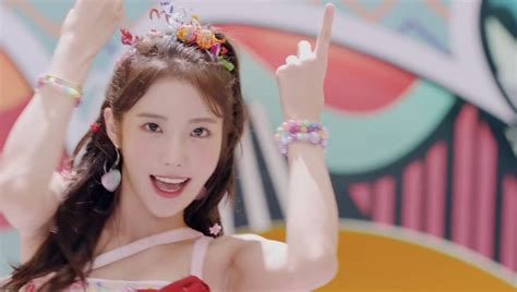 WJSN CHOCOME Hmph Music Video Fashion Review Ashtalkskpop Ash Talks Kpop