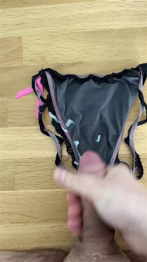 Sborrata Veloce Sulle Mutandine XHamster